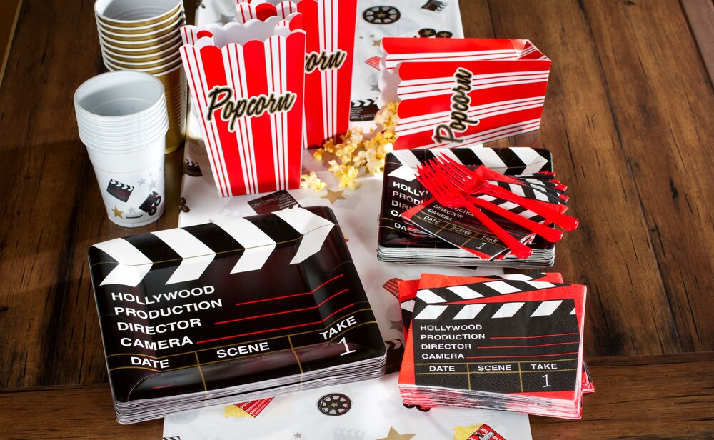 Clapboard Hollywood Dinner Plates, 18-pk | Party City