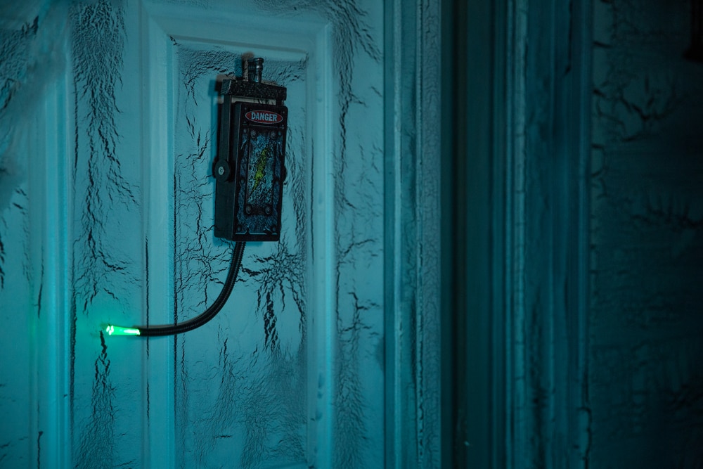 "Danger" Animated Kill Switch Wall Prop with Batteries, Black, 18-in ...