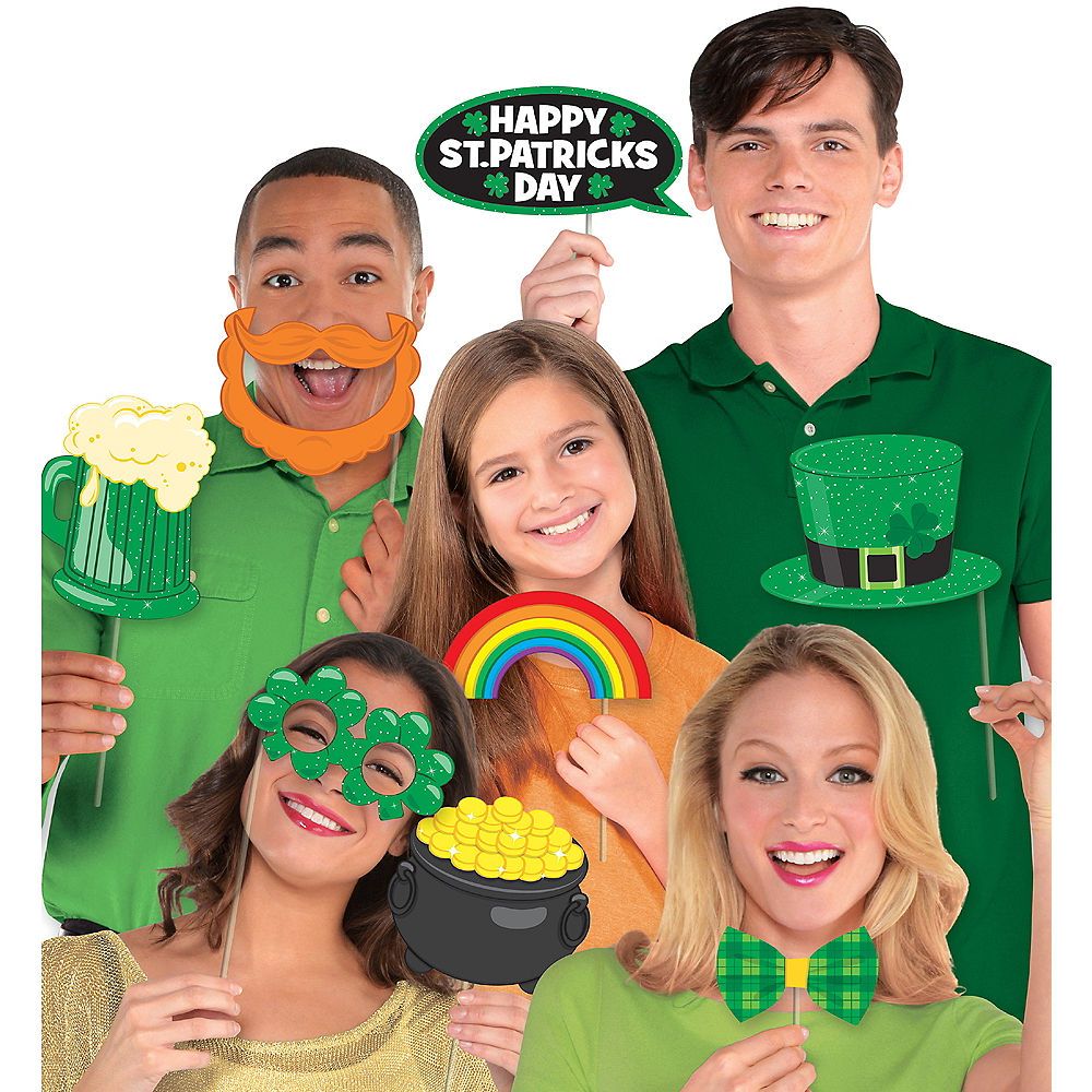 "Happy St. Patrick's Day" Photo Booth Sign Props, Green, 6.5-in, 13-pk ...